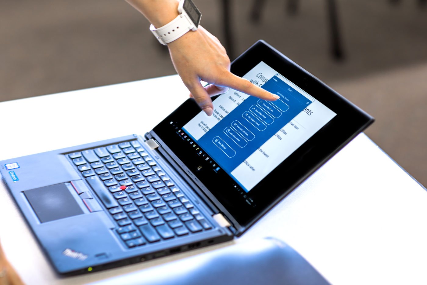 Vivi - Wireless Screen Mirroring for Education